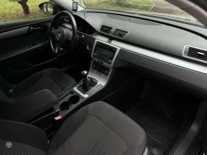 Grey Volkswagen Passat 2011 in Marijampole, with an engine capacity of 1.60 L and mileage of 140 thousand km for 4999 €, photo 13 on AUTOMOTO.COM.LV