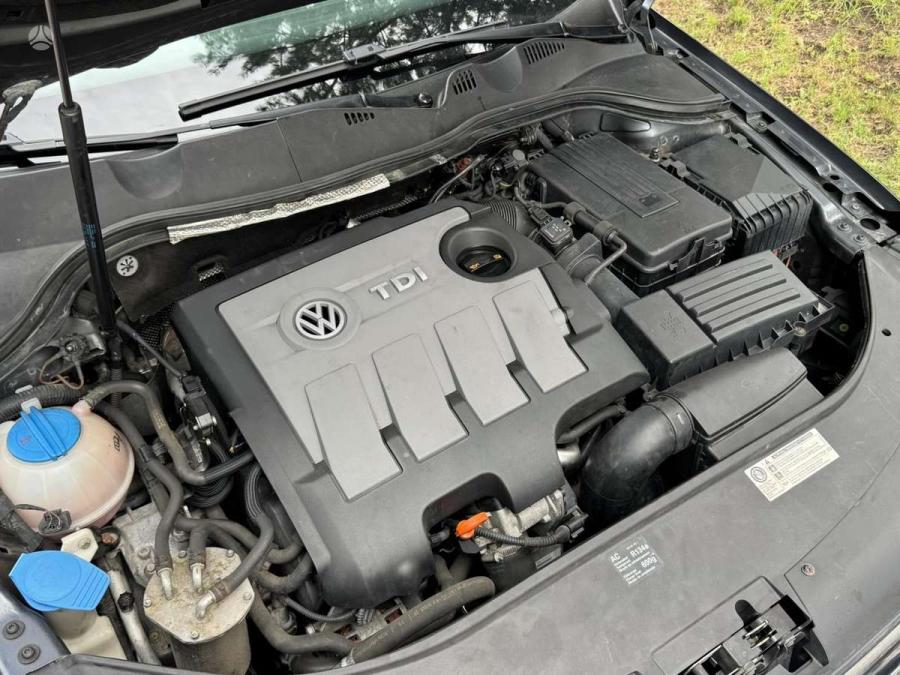 Grey Volkswagen Passat 2011 in Marijampole, with an engine capacity of 1.60 L and mileage of 140 thousand km for 4999 €, photo 21 on AUTOMOTO.COM.LV