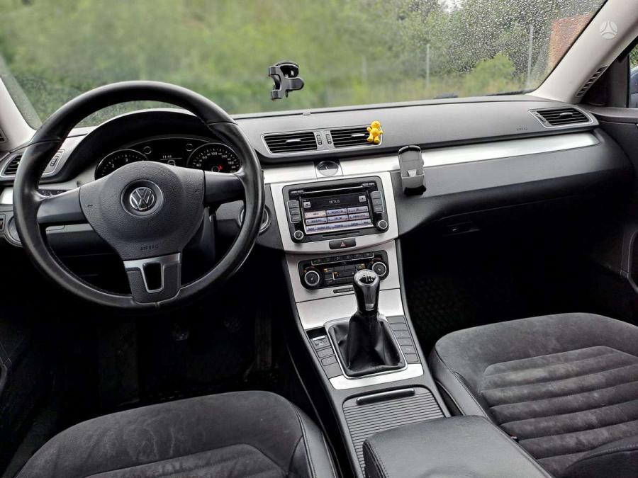 Pelēks Volkswagen Passat 2011 Elektrėnai, ar dzinēja tilpumu 1.97 L un nobraukumu 328 tūkst. km par 4400 €, foto 6 vietnē AUTOMOTO.COM.LV