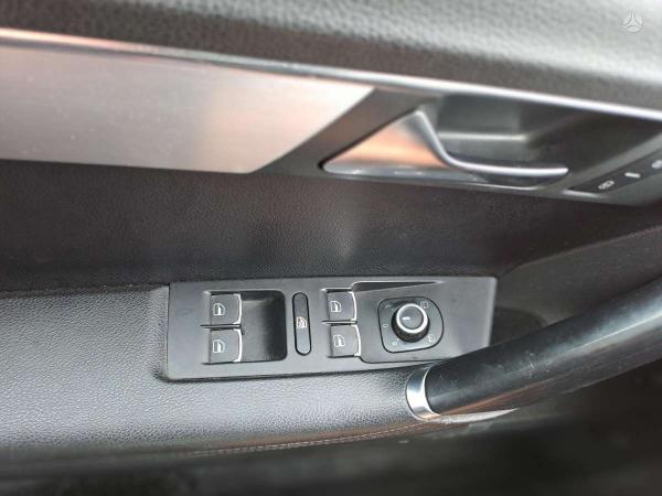 Grey Volkswagen Passat 2011 in Elektrenai, with an engine capacity of 1.97 L and mileage of 328 thousand km for 4400 €, photo 7 on AUTOMOTO.COM.LV