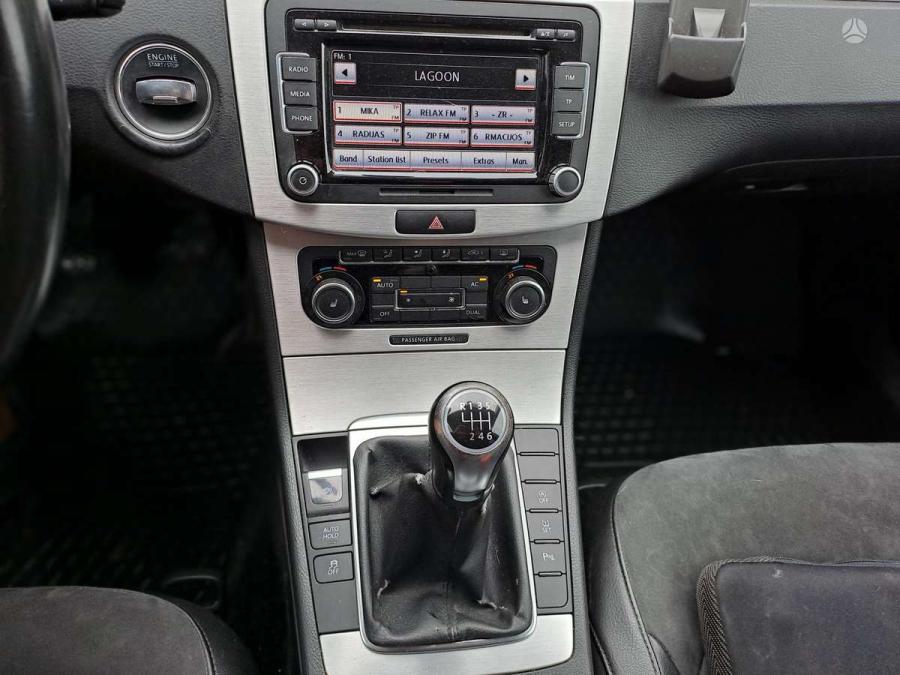 Pelēks Volkswagen Passat 2011 Elektrėnai, ar dzinēja tilpumu 1.97 L un nobraukumu 328 tūkst. km par 4400 €, foto 8 vietnē AUTOMOTO.COM.LV