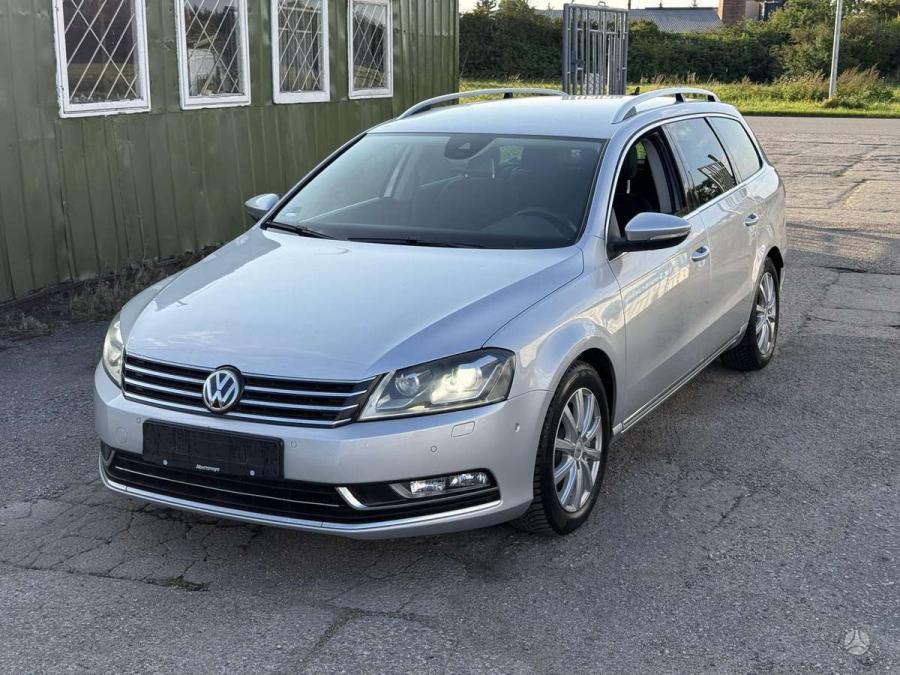 Grey Volkswagen Passat 2011 in Vilkaviskis, with an engine capacity of 1.97 L and mileage of 246 thousand km for 5999 €, photo 1 on AUTOMOTO.COM.LV