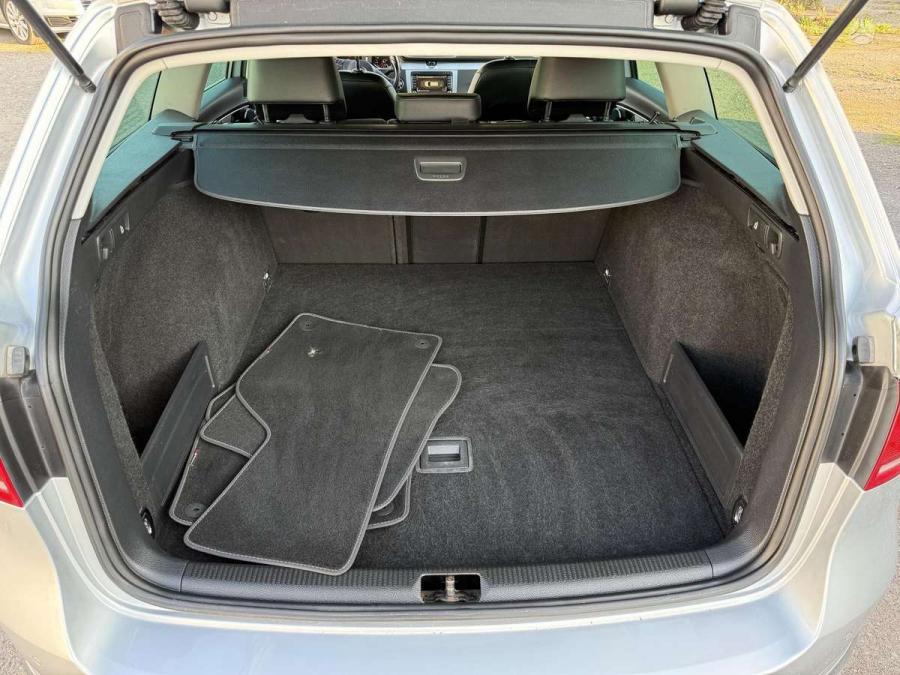 Grey Volkswagen Passat 2011 in Vilkaviskis, with an engine capacity of 1.97 L and mileage of 246 thousand km for 5999 €, photo 7 on AUTOMOTO.COM.LV