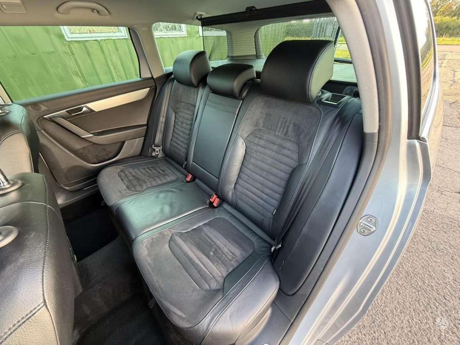 Grey Volkswagen Passat 2011 in Vilkaviskis, with an engine capacity of 1.97 L and mileage of 246 thousand km for 5999 €, photo 10 on AUTOMOTO.COM.LV