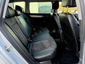 Grey Volkswagen Passat 2011 in Vilkaviskis, with an engine capacity of 1.97 L and mileage of 246 thousand km for 5999 €, photo 11 on AUTOMOTO.COM.LV