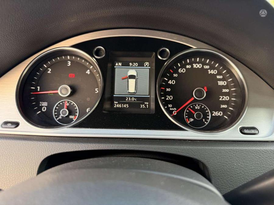 Grey Volkswagen Passat 2011 in Vilkaviskis, with an engine capacity of 1.97 L and mileage of 246 thousand km for 5999 €, photo 20 on AUTOMOTO.COM.LV