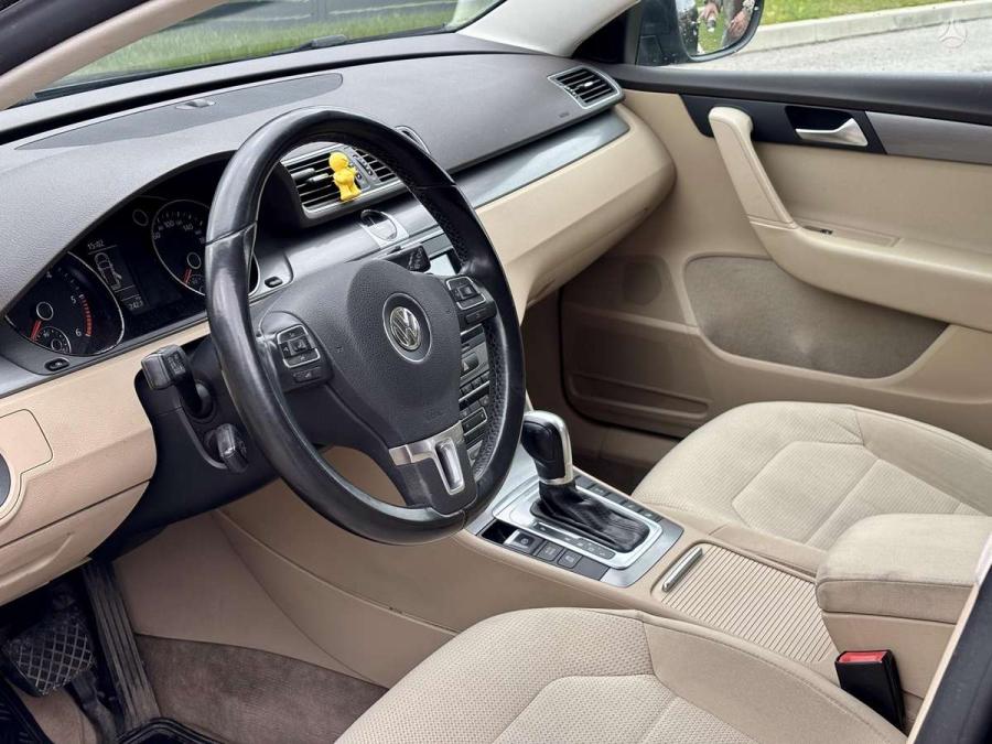 Pelēks Volkswagen Passat 2011 Viļņa, ar dzinēja tilpumu 1.97 L un nobraukumu 310 tūkst. km par 4700 €, foto 10 vietnē AUTOMOTO.COM.LV