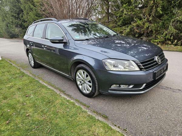 Pelēks Volkswagen Passat 2012 Marijampole, ar dzinēja tilpumu 1.97 L un nobraukumu 278 tūkst. km par 5600 €, foto 2 vietnē AUTOMOTO.COM.LV