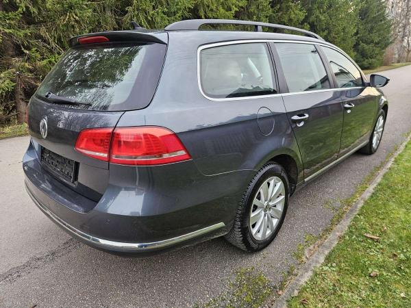 Pelēks Volkswagen Passat 2012 Marijampole, ar dzinēja tilpumu 1.97 L un nobraukumu 278 tūkst. km par 5600 €, foto 4 vietnē AUTOMOTO.COM.LV