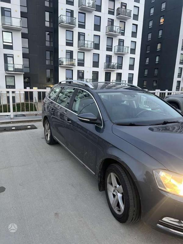 Pelēks Volkswagen Passat 2012 Viļņa, ar dzinēja tilpumu 1.39 L un nobraukumu 165 tūkst. km par 5100 €, foto 2 vietnē AUTOMOTO.COM.LV