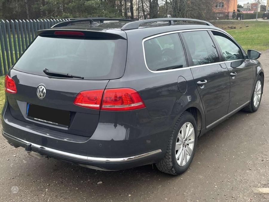 Grey Volkswagen Passat 2012 in Sakiai, with an engine capacity of 1.97 L and mileage of 460 thousand km for 4380 €, photo 7 on AUTOMOTO.COM.LV