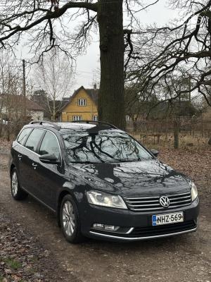 Grey Volkswagen Passat 2012 in Kaunas, with an engine capacity of 2.00 L and mileage of 259 thousand km for 5500 €, photo  on AUTOMOTO.COM.LV