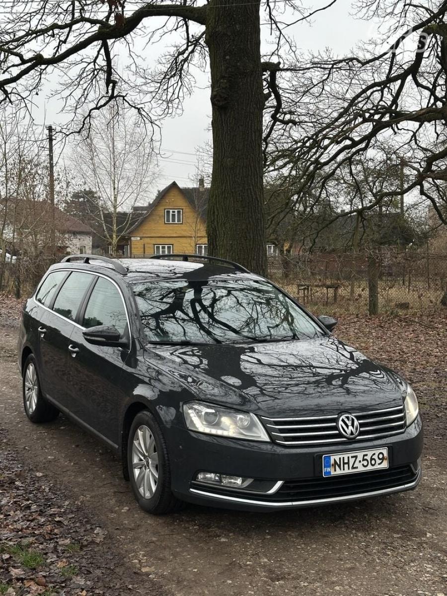 Grey Volkswagen Passat 2012 in Kaunas, with an engine capacity of 2.00 L and mileage of 259 thousand km for 5500 €, photo 1 on AUTOMOTO.COM.LV