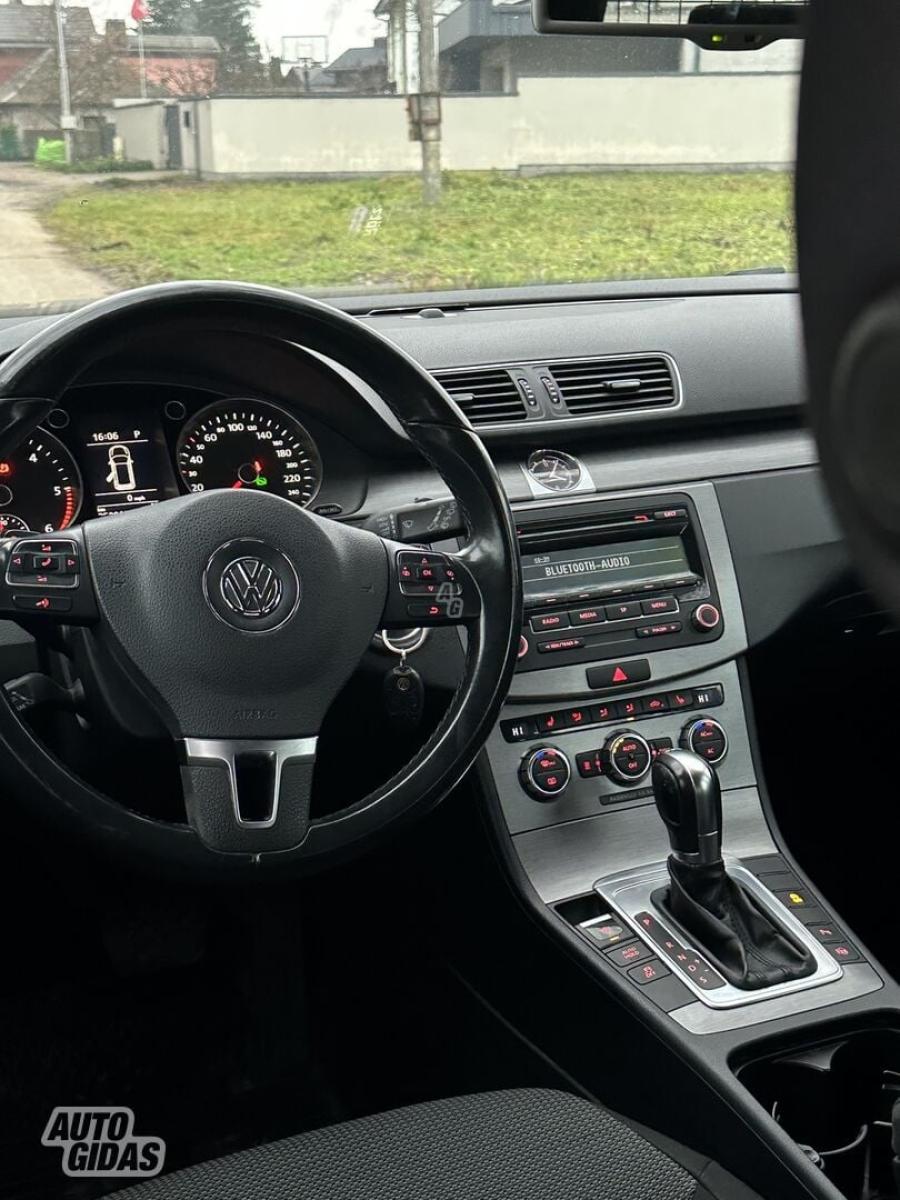 Grey Volkswagen Passat 2012 in Kaunas, with an engine capacity of 2.00 L and mileage of 259 thousand km for 5500 €, photo 8 on AUTOMOTO.COM.LV
