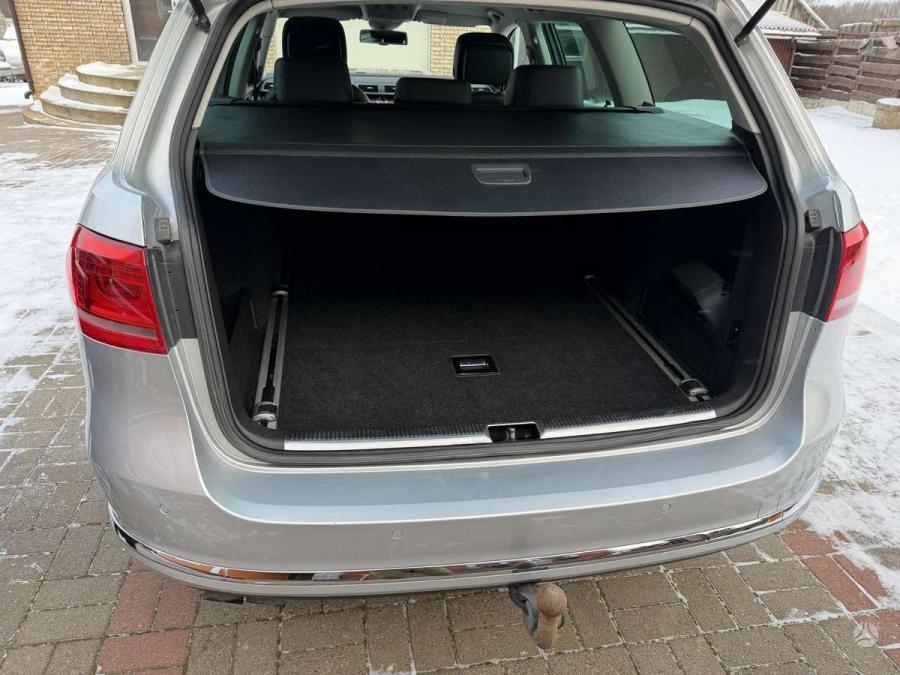 Grey Volkswagen Passat 2012 in Salcininkai, with an engine capacity of 1.97 L and mileage of 370 thousand km for 5950 €, photo 23 on AUTOMOTO.COM.LV