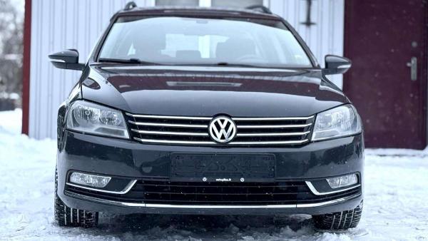 Grey Volkswagen Passat 2012 in Ukmerge, with an engine capacity of 1.98 L and mileage of 241 thousand km for 4200 €, photo 6 on AUTOMOTO.COM.LV