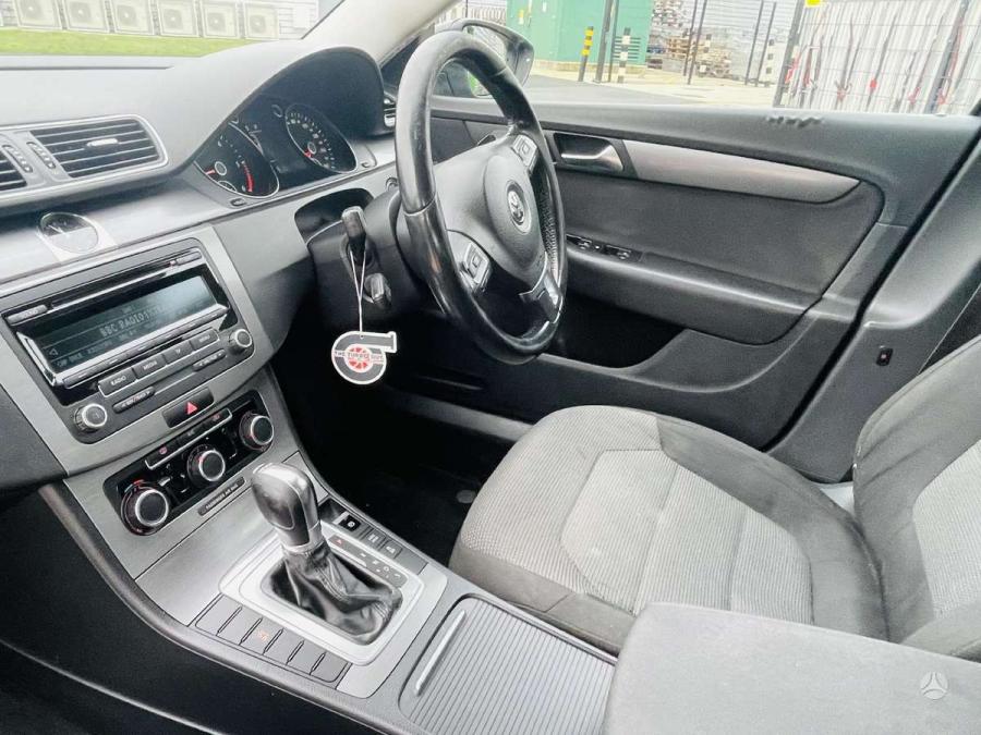 Pelēks Volkswagen Passat 2012 Raseiniai, ar dzinēja tilpumu 2.00 L un nobraukumu 245 tūkst. km par 2780 €, foto 16 vietnē AUTOMOTO.COM.LV