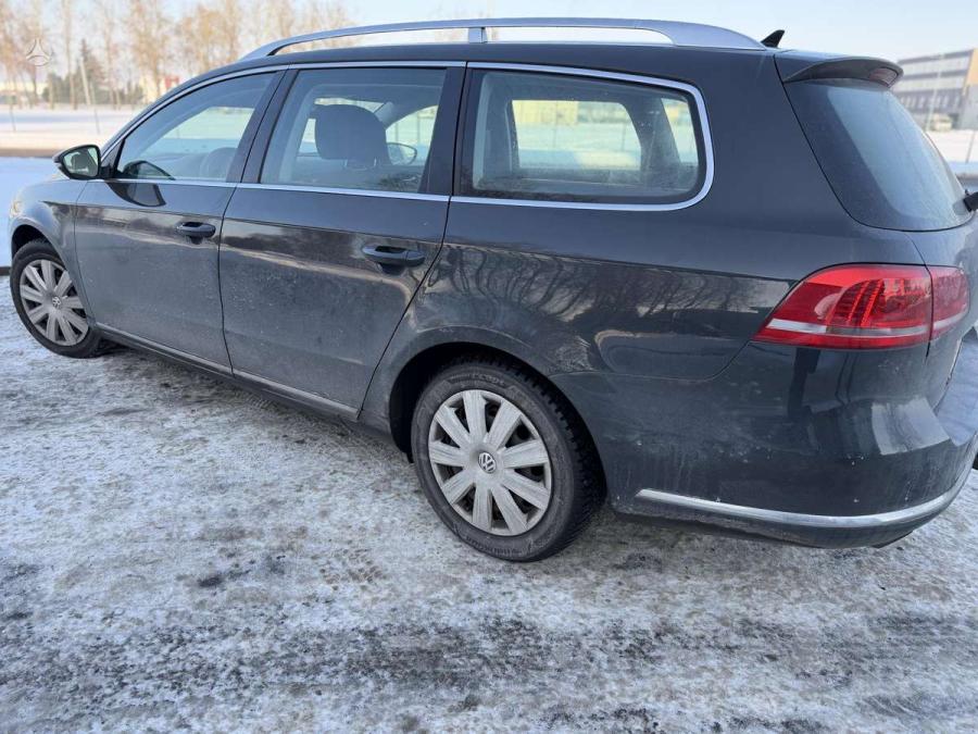 Grey Volkswagen Passat 2012 in Kazlu Ruda, with an engine capacity of 1.97 L and mileage of 315 thousand km for 3850 €, photo 2 on AUTOMOTO.COM.LV