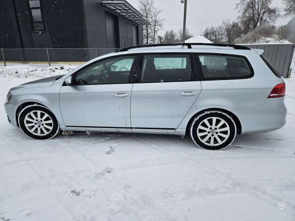 Grey Volkswagen Passat 2012 in Vilkaviskis, with an engine capacity of 1.97 L and mileage of 380 thousand km for 3500 €, photo 5 on AUTOMOTO.COM.LV