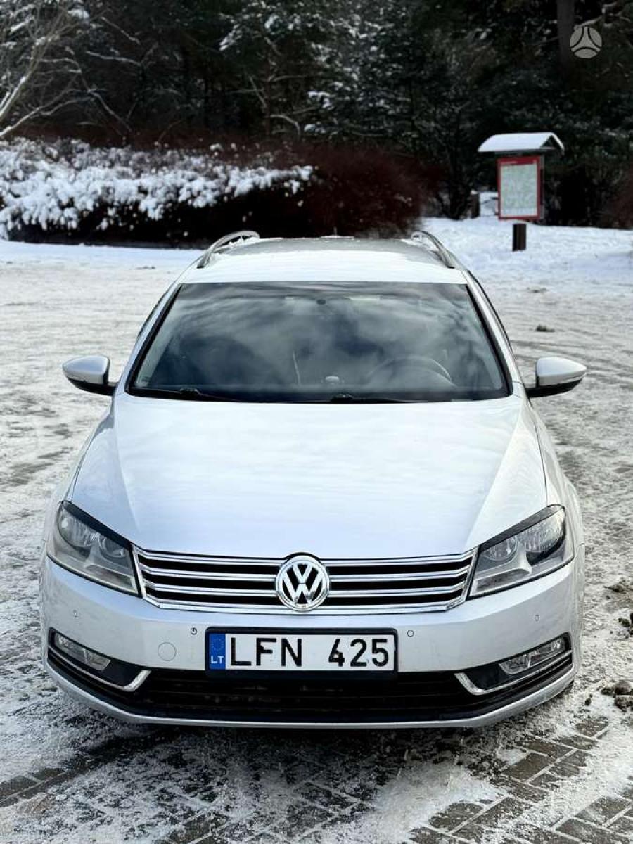 Grey Volkswagen Passat 2012 in Vilnius, with an engine capacity of 2.00 L and mileage of 302 thousand km for 3800 €, photo 3 on AUTOMOTO.COM.LV