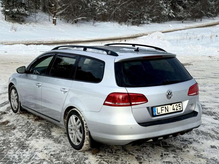 Grey Volkswagen Passat 2012 in Vilnius, with an engine capacity of 2.00 L and mileage of 302 thousand km for 3800 €, photo 4 on AUTOMOTO.COM.LV