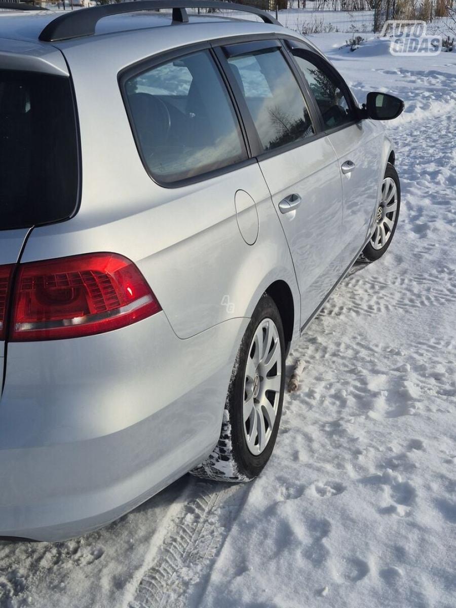 Grey Volkswagen Passat 2012 in Vilnius, with an engine capacity of 2.00 L and mileage of 332 thousand km for 5000 €, photo 4 on AUTOMOTO.COM.LV