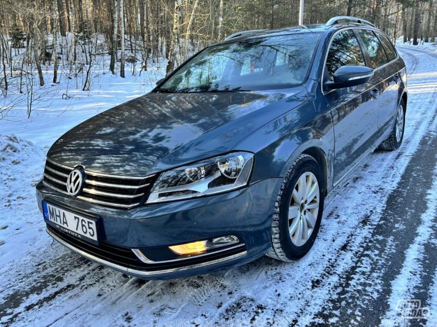 Grey Volkswagen Passat 2012 in Vilnius, with an engine capacity of 1.40 L and mileage of 302 thousand km for 3950 €, photo 1 on AUTOMOTO.COM.LV