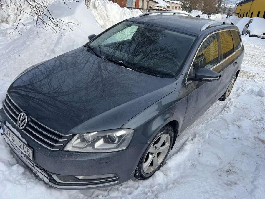 Grey Volkswagen Passat 2012 in Telschi, with an engine capacity of 1.97 L and mileage of 340 thousand km for 2999 €, photo 1 on AUTOMOTO.COM.LV