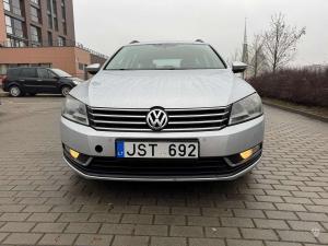 Pelēks Volkswagen Passat 2012 Viļņa, ar dzinēja tilpumu 1.97 L un nobraukumu 191 tūkst. km par 4900 €, foto  vietnē AUTOMOTO.COM.LV
