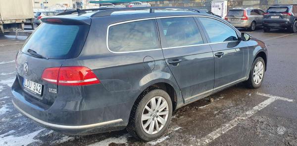 Grey Volkswagen Passat 2012 in Vilnius, with an engine capacity of 1.97 L and mileage of 401 thousand km for 4500 €, photo 2 on AUTOMOTO.COM.LV