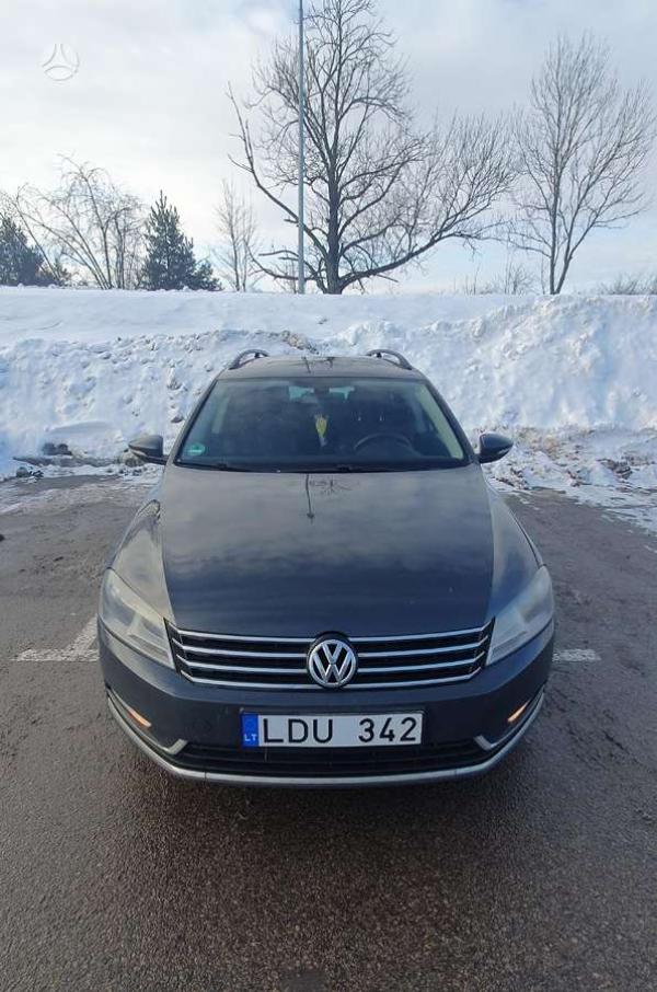 Grey Volkswagen Passat 2012 in Vilnius, with an engine capacity of 1.97 L and mileage of 401 thousand km for 4500 €, photo 5 on AUTOMOTO.COM.LV