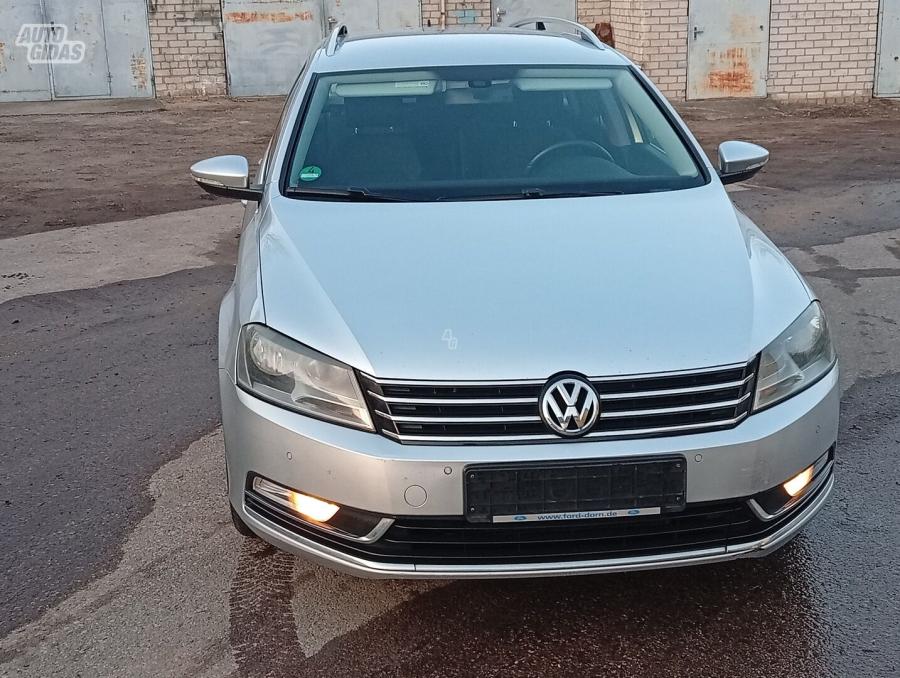 Grey Volkswagen Passat 2012 in Vilnius, with an engine capacity of 2.00 L and mileage of 257 thousand km for 5550 €, photo 3 on AUTOMOTO.COM.LV
