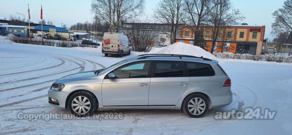 Pelēks Volkswagen Passat 2012 Pērnava, ar dzinēja tilpumu 2.00 L un nobraukumu 363 tūkst. km par 4000 €, foto 3 vietnē AUTOMOTO.COM.LV