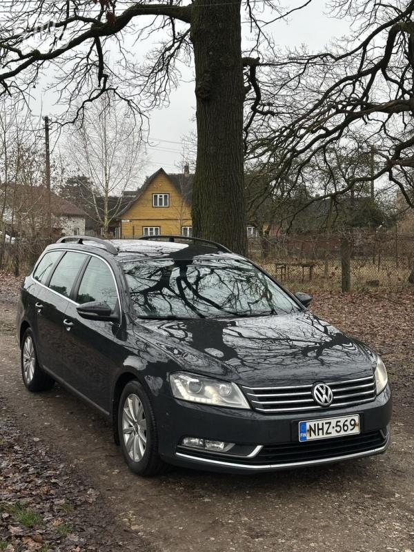 Grey Volkswagen Passat 2012 in Kaunas, with an engine capacity of 2.00 L and mileage of 260 thousand km for 5350 €, photo 1 on AUTOMOTO.COM.LV