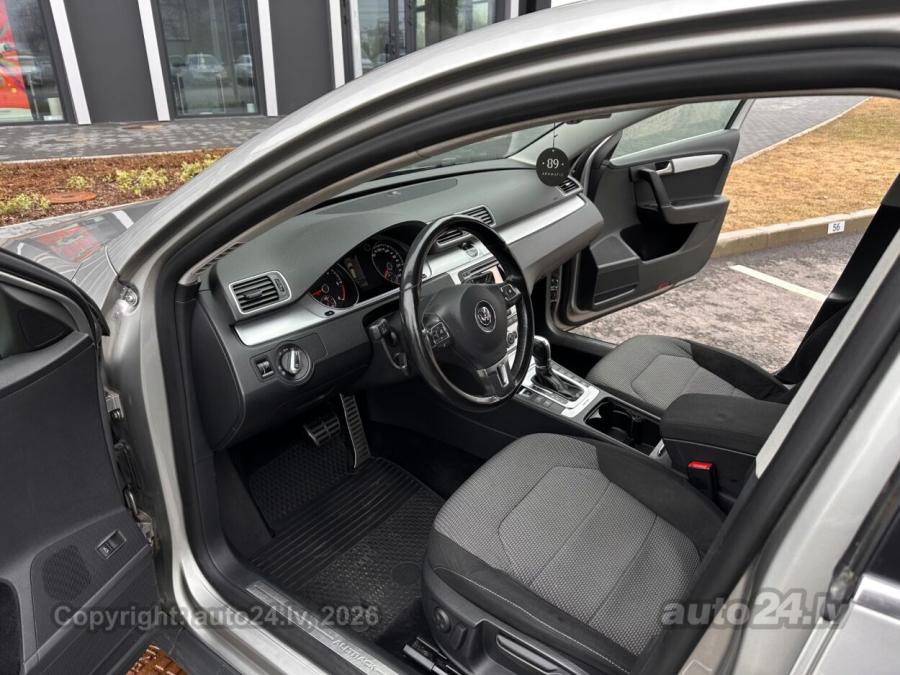 Grey Volkswagen Passat 2012 in Tallinn, with an engine capacity of 2.00 L and mileage of 398 thousand km for 5499 €, photo 12 on AUTOMOTO.COM.LV