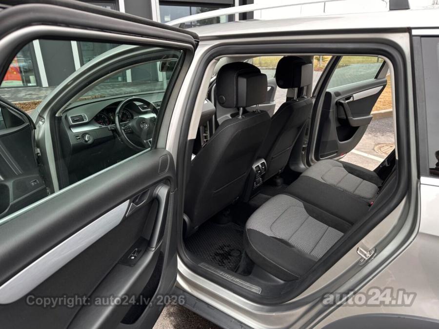 Grey Volkswagen Passat 2012 in Tallinn, with an engine capacity of 2.00 L and mileage of 398 thousand km for 5499 €, photo 14 on AUTOMOTO.COM.LV