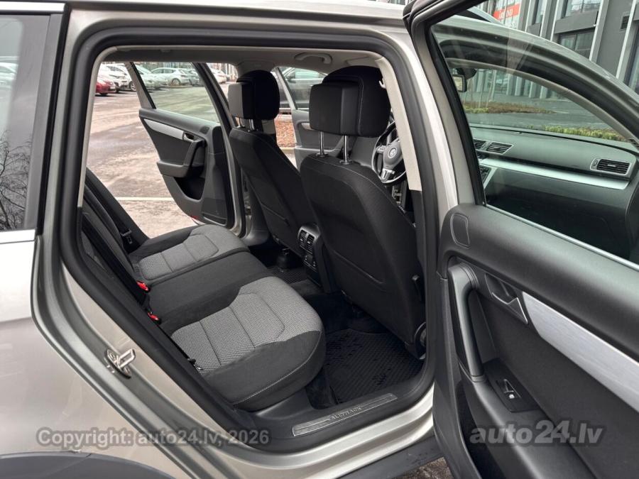 Grey Volkswagen Passat 2012 in Tallinn, with an engine capacity of 2.00 L and mileage of 398 thousand km for 5499 €, photo 15 on AUTOMOTO.COM.LV
