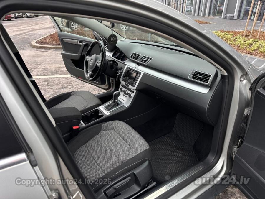 Grey Volkswagen Passat 2012 in Tallinn, with an engine capacity of 2.00 L and mileage of 398 thousand km for 5499 €, photo 16 on AUTOMOTO.COM.LV