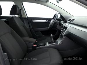 Grey Volkswagen Passat 2012 in Tallinn, with an engine capacity of 1.60 L and mileage of 369 thousand km for 2999 €, photo 6 on AUTOMOTO.COM.LV