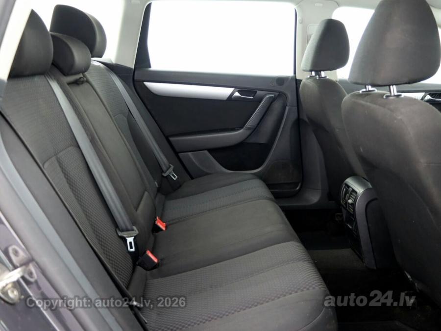 Grey Volkswagen Passat 2012 in Tallinn, with an engine capacity of 1.60 L and mileage of 369 thousand km for 2999 €, photo 7 on AUTOMOTO.COM.LV