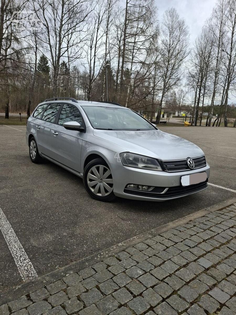 Grey Volkswagen Passat 2012 in Moletai, with an engine capacity of 1.60 L and mileage of 356 thousand km for 4200 €, photo 6 on AUTOMOTO.COM.LV