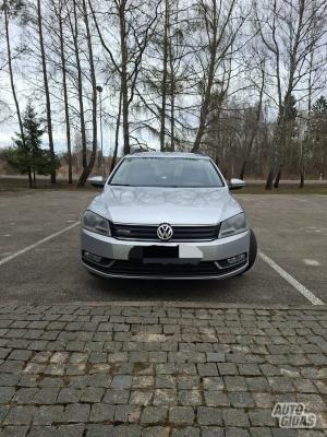 Grey Volkswagen Passat 2012 in Moletai, with an engine capacity of 1.60 L and mileage of 356 thousand km for 4200 €, photo 7 on AUTOMOTO.COM.LV