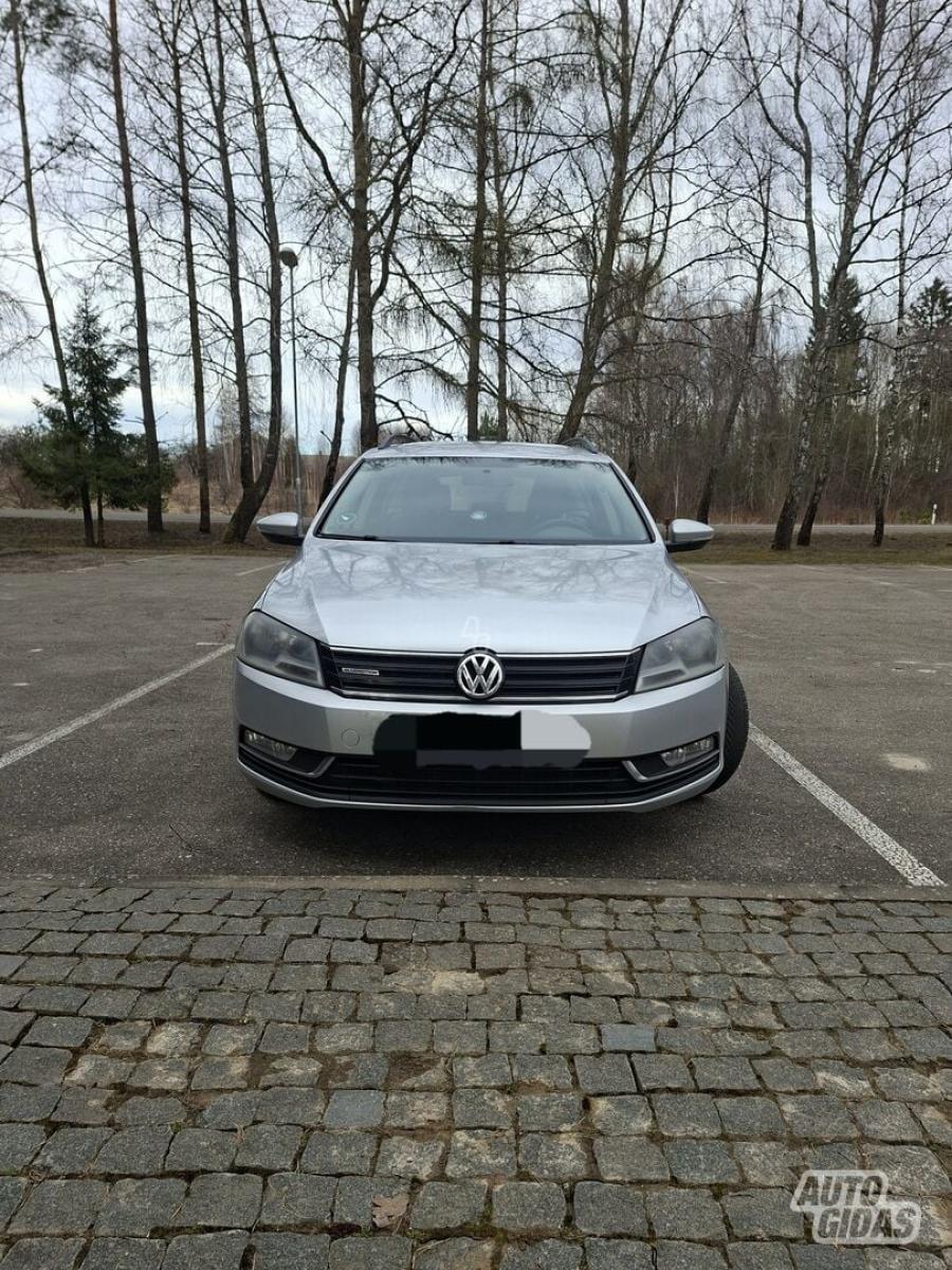 Grey Volkswagen Passat 2012 in Moletai, with an engine capacity of 1.60 L and mileage of 356 thousand km for 4200 €, photo 7 on AUTOMOTO.COM.LV