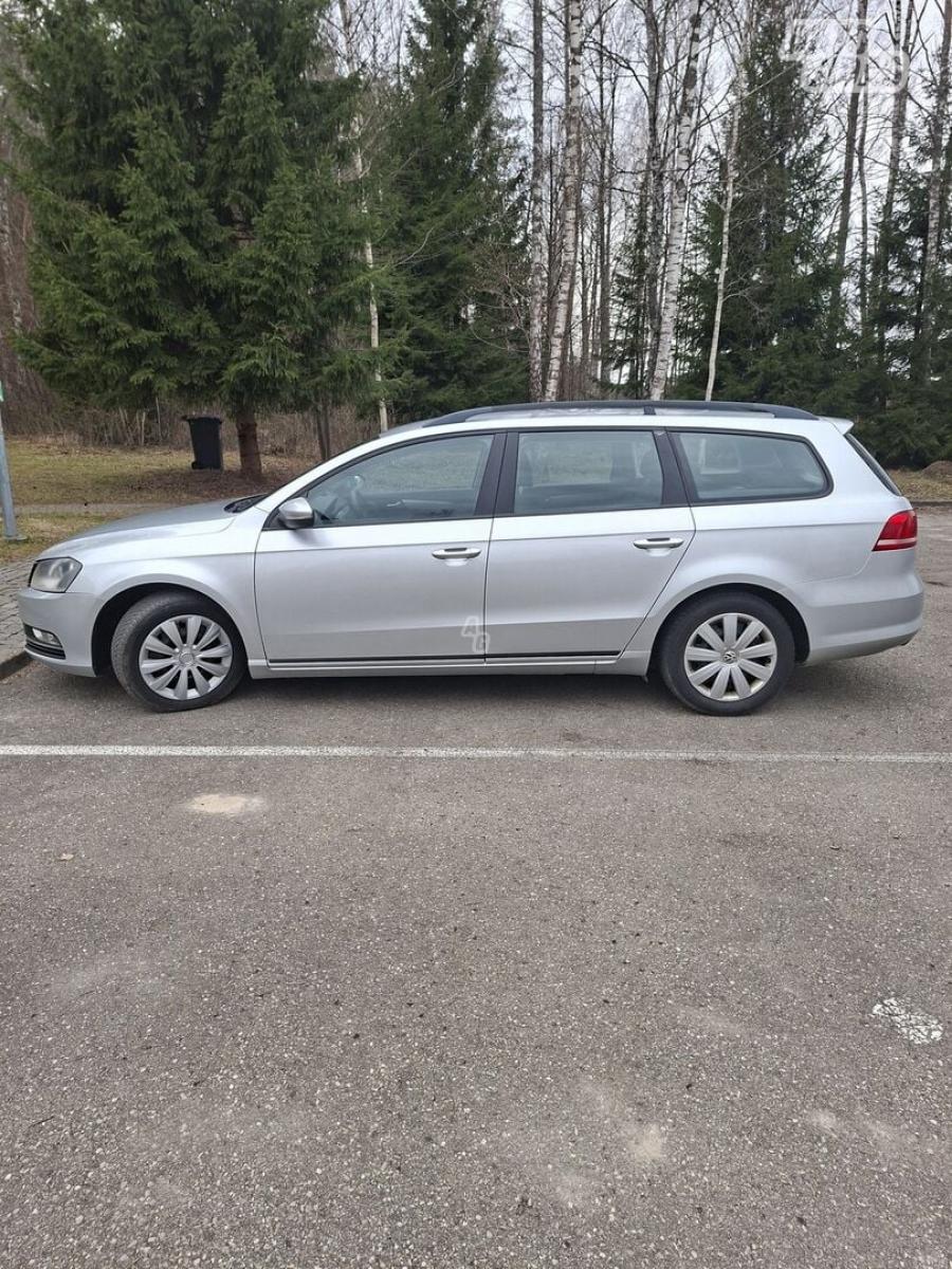 Grey Volkswagen Passat 2012 in Moletai, with an engine capacity of 1.60 L and mileage of 356 thousand km for 4200 €, photo 10 on AUTOMOTO.COM.LV