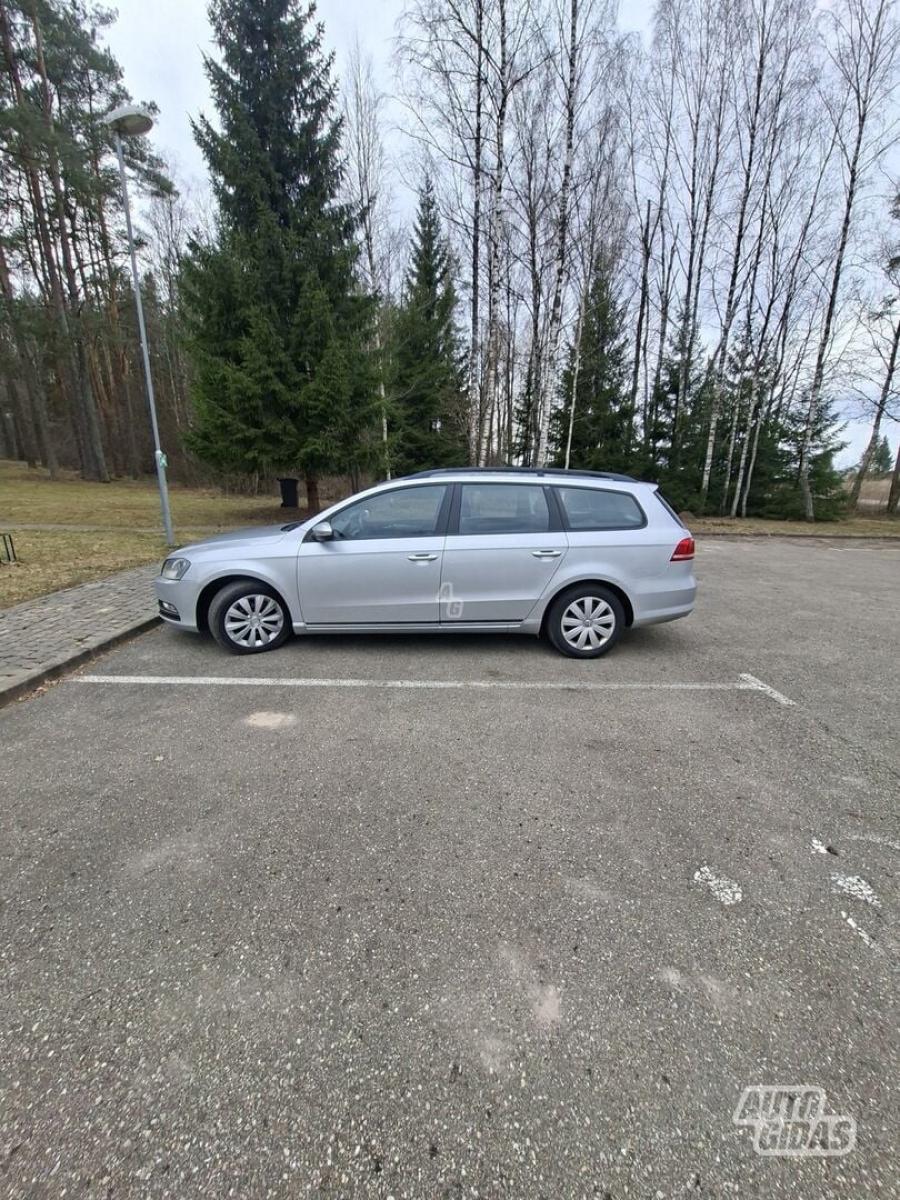 Grey Volkswagen Passat 2012 in Moletai, with an engine capacity of 1.60 L and mileage of 356 thousand km for 4200 €, photo 11 on AUTOMOTO.COM.LV