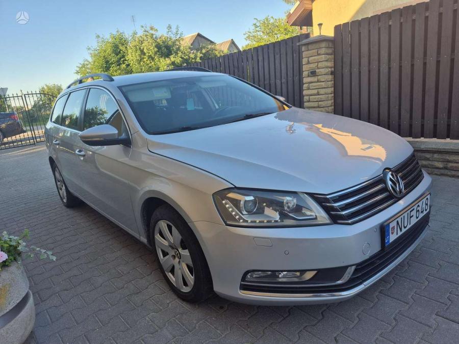 Grey Volkswagen Passat 2012 in Vilnius, with an engine capacity of 2.00 L and mileage of 360 thousand km for 3750 €, photo 3 on AUTOMOTO.COM.LV