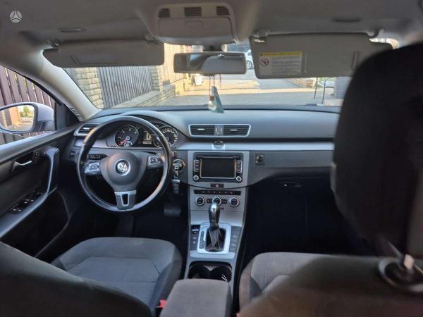 Pelēks Volkswagen Passat 2012 Viļņa, ar dzinēja tilpumu 2.00 L un nobraukumu 360 tūkst. km par 3750 €, foto 7 vietnē AUTOMOTO.COM.LV