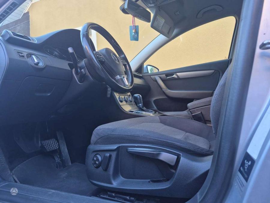 Grey Volkswagen Passat 2012 in Vilnius, with an engine capacity of 2.00 L and mileage of 360 thousand km for 3750 €, photo 9 on AUTOMOTO.COM.LV