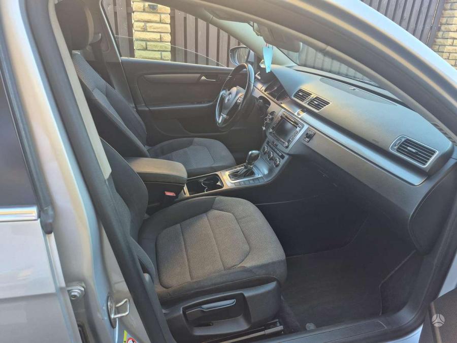Grey Volkswagen Passat 2012 in Vilnius, with an engine capacity of 2.00 L and mileage of 360 thousand km for 3750 €, photo 10 on AUTOMOTO.COM.LV