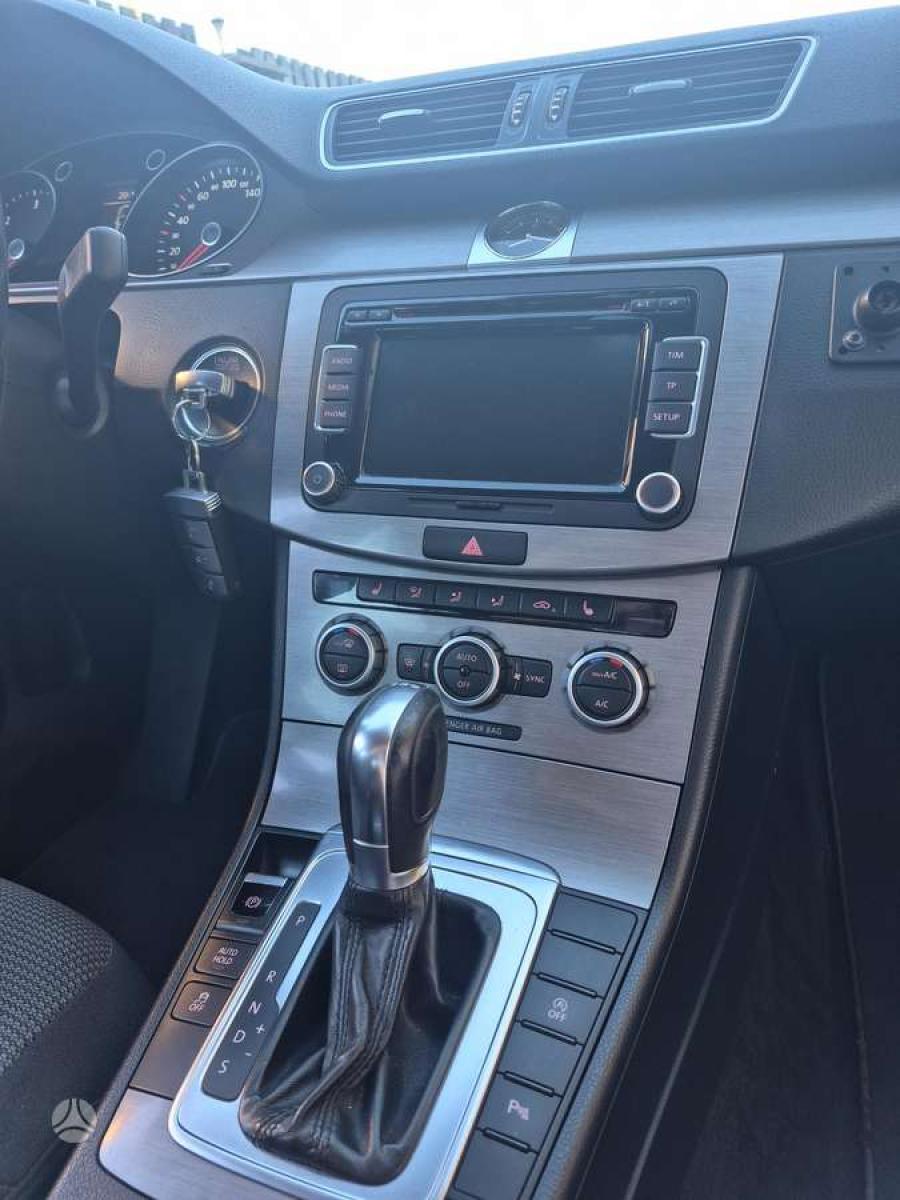 Grey Volkswagen Passat 2012 in Vilnius, with an engine capacity of 2.00 L and mileage of 360 thousand km for 3750 €, photo 11 on AUTOMOTO.COM.LV